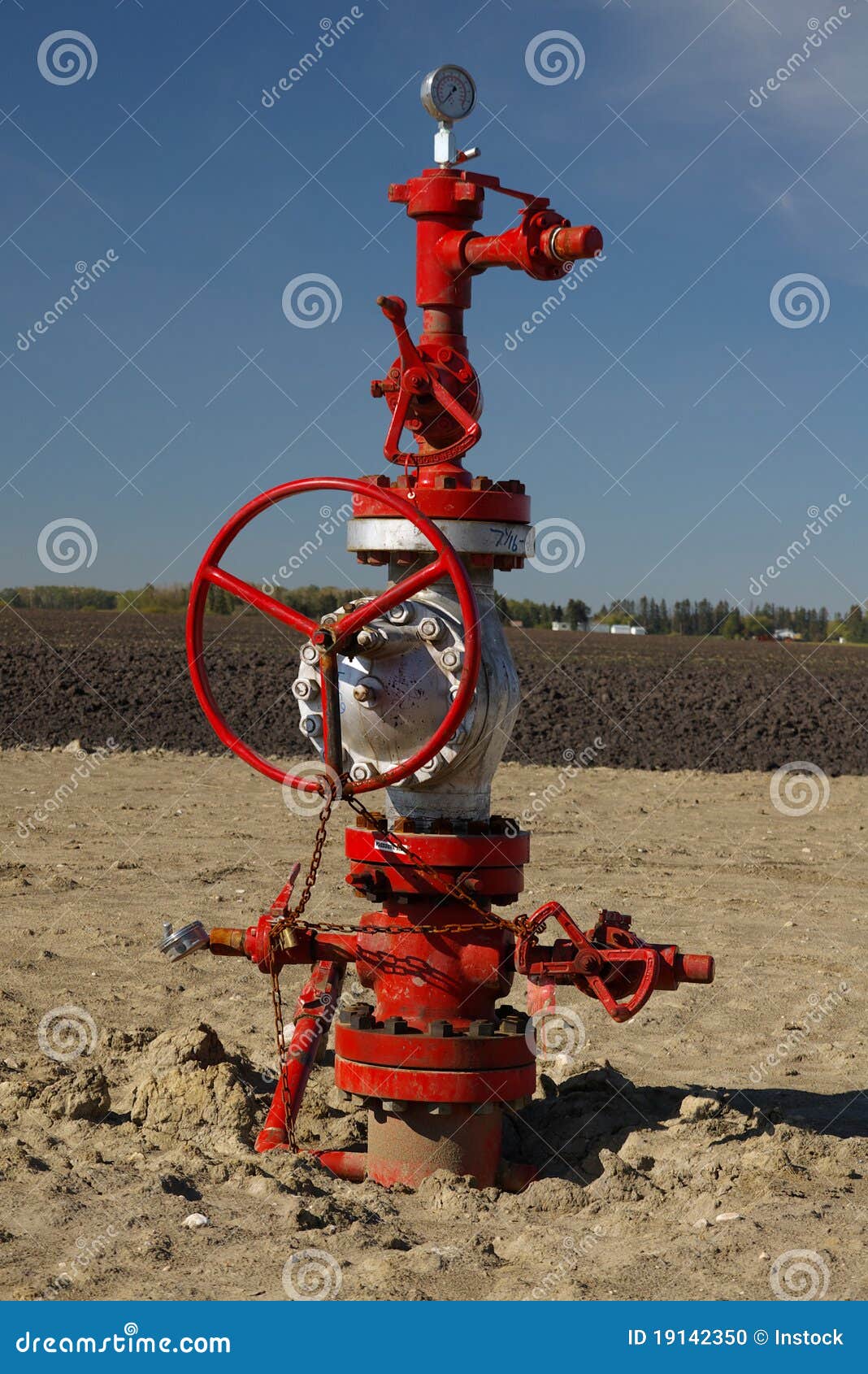 Wellhead stock photo. Image of petroleum, gauge, pipe - 19142350