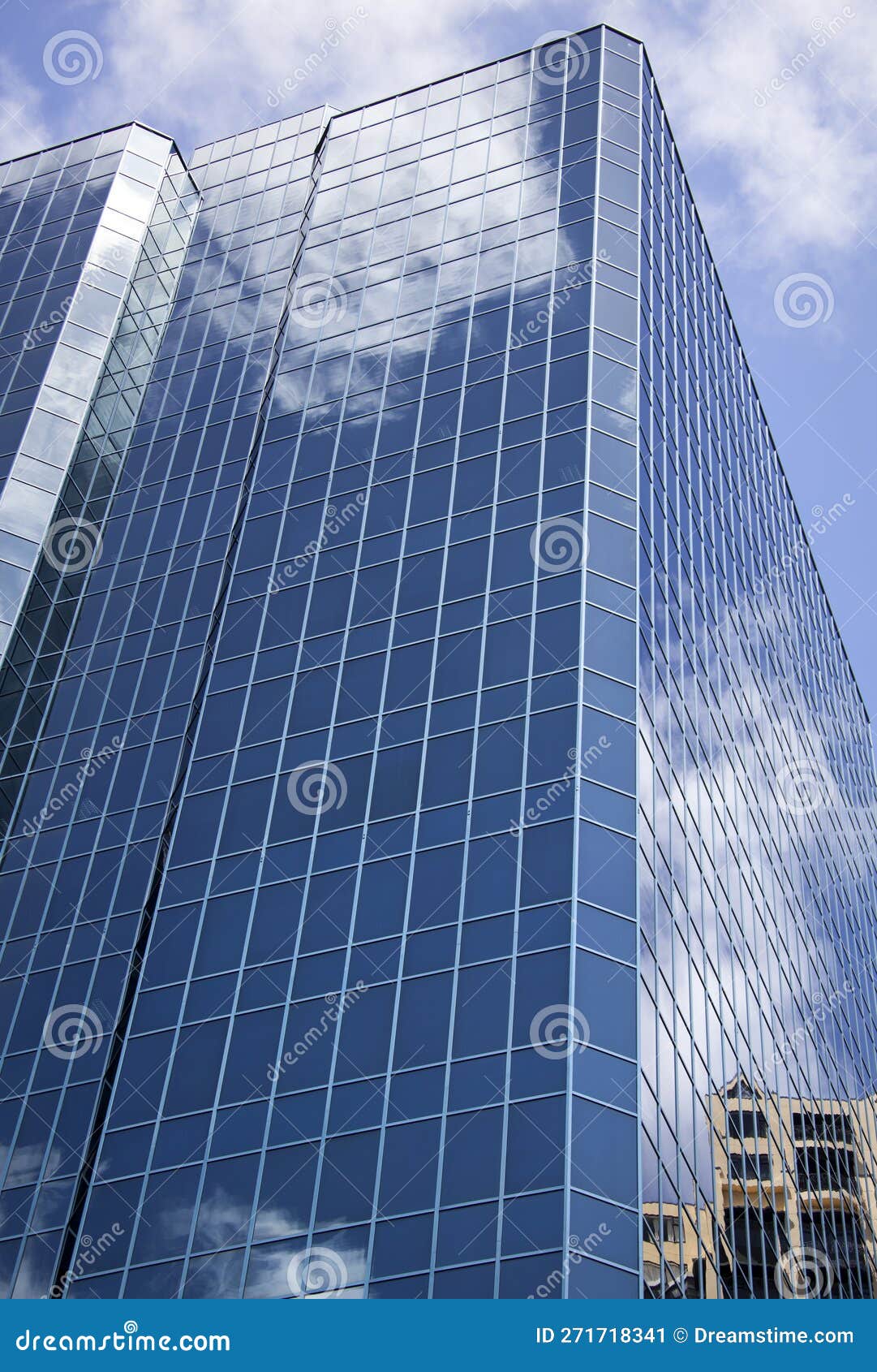 Wellington Downtown Skyscraper and Cloud Reflections Editorial Photo ...