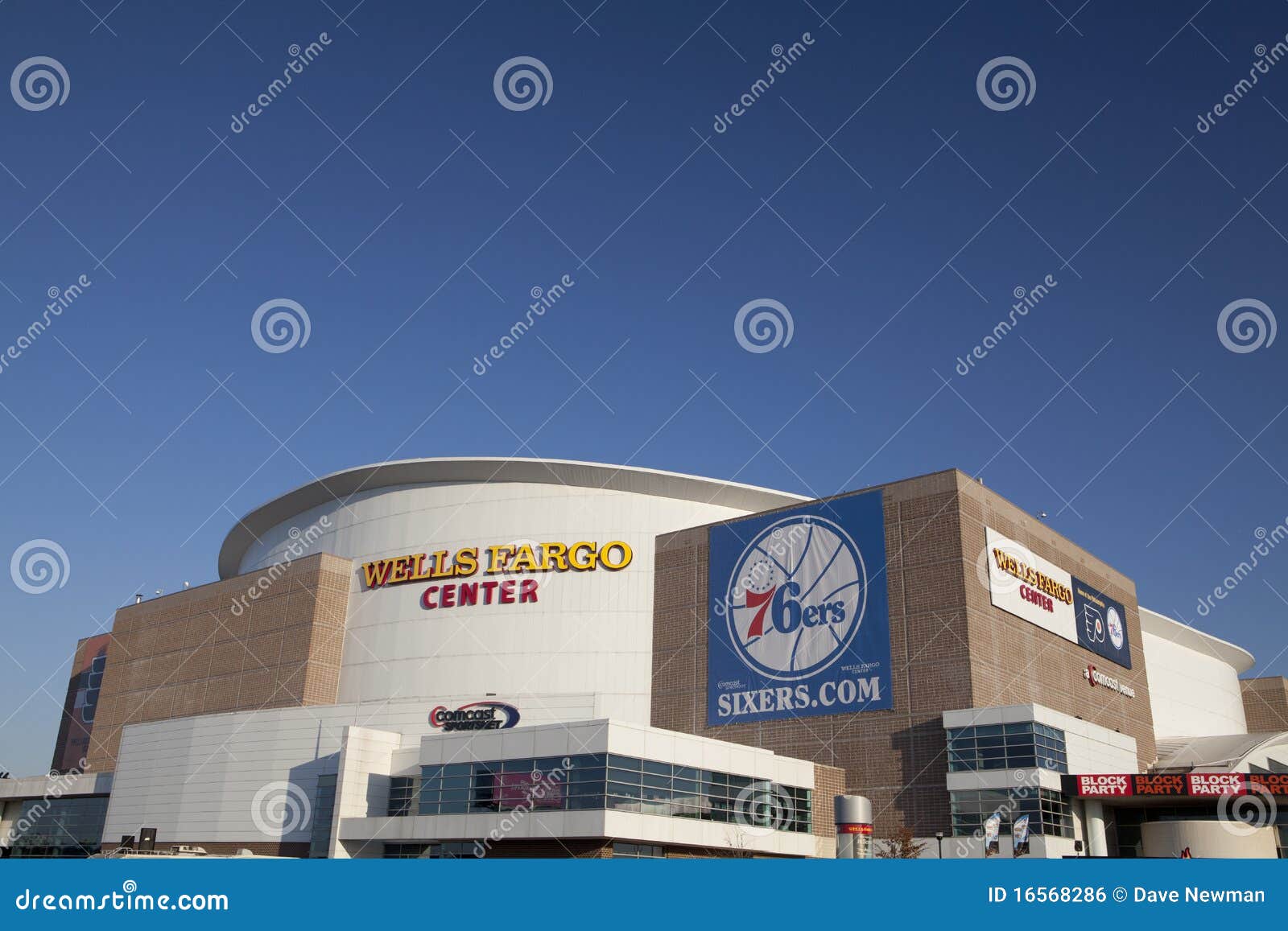 Wells Fargo Center, Philadelphia Editorial Photo - Image of landmark ...