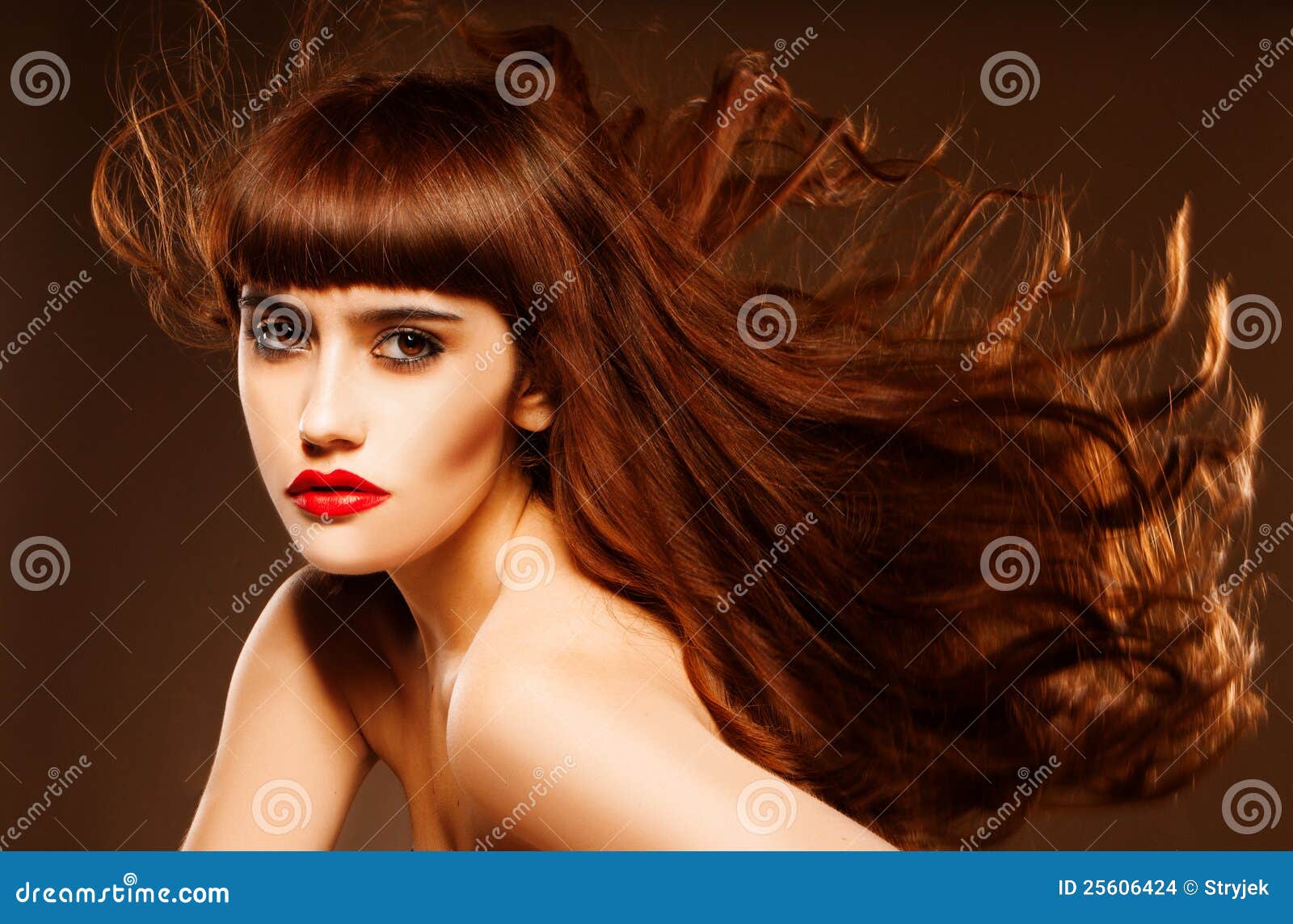 Wellustige Roodharige Met Haar Het Vliegen Stock Foto - Image of ...