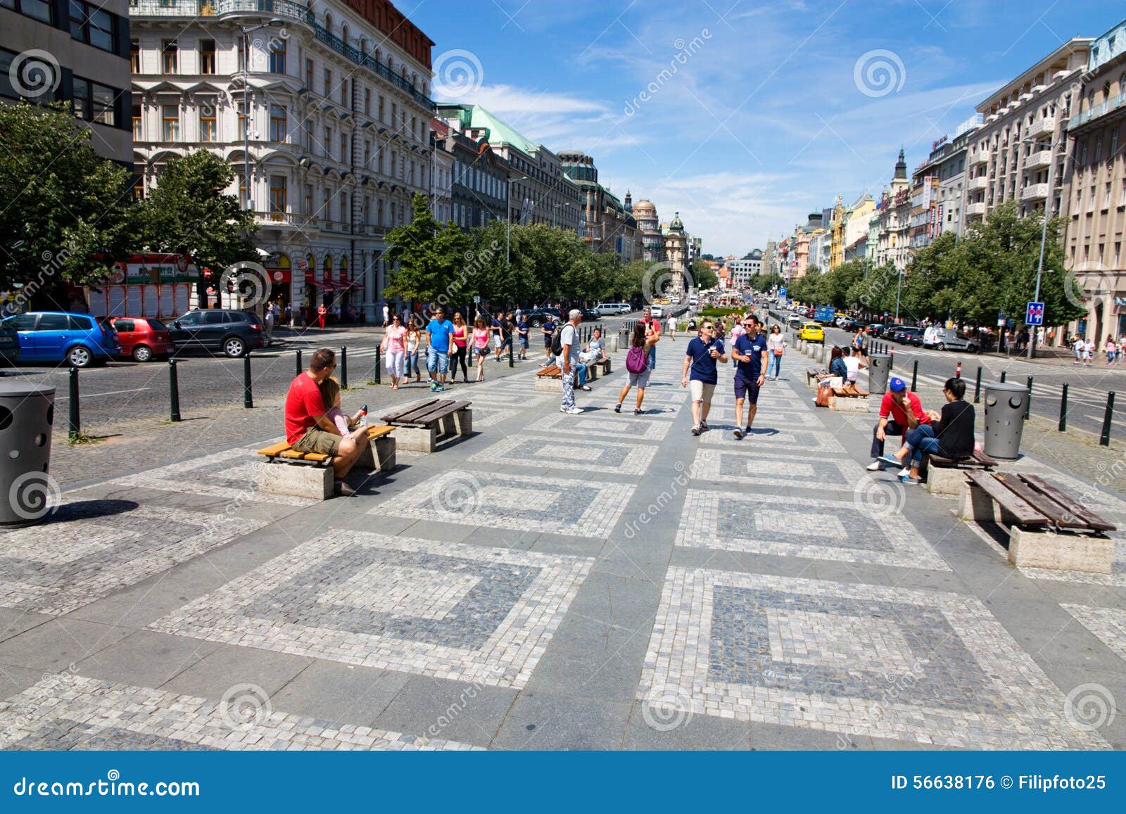 Wenceslas Square foto editorial. Imagem de centro, arquitetura - 56638176