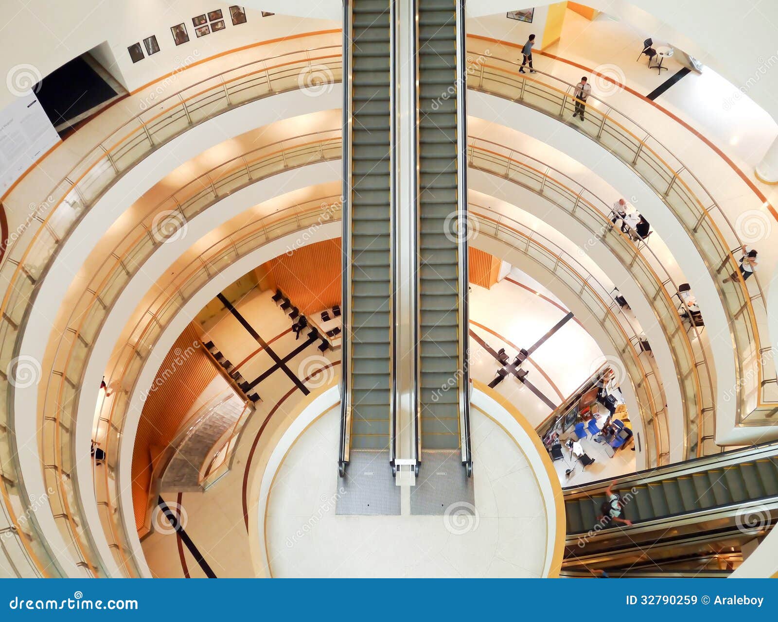 Wenteltrap en roltrap. redactionele stock afbeelding. Image of grafisch ...