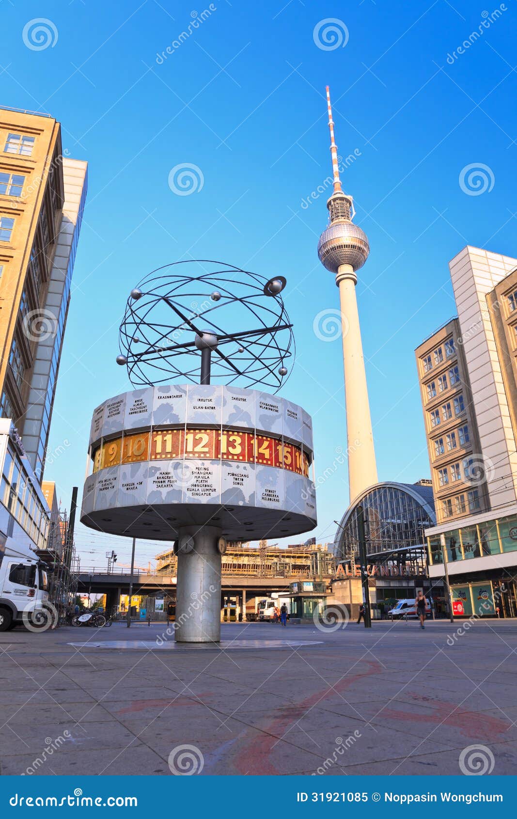Wereldklok in Alexanderplatz Redactionele Afbeelding - Image of duits ...