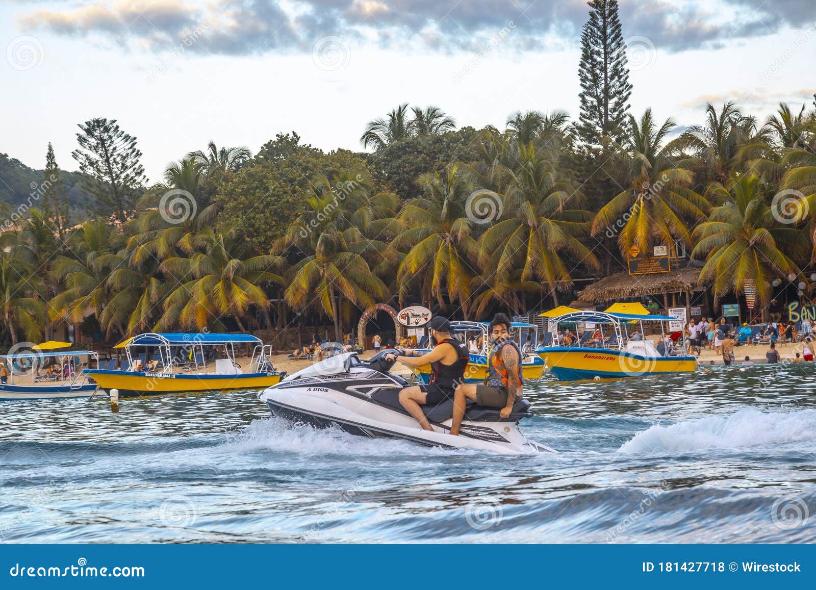 West Bay beach on Roatan editorial stock photo. Image of people - 181427718