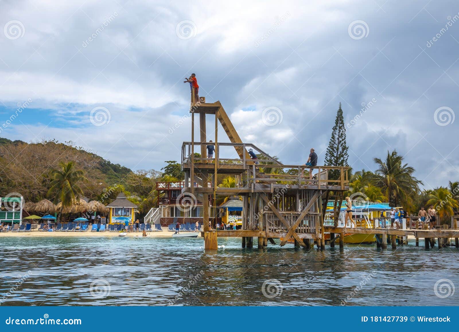 West Bay beach on Roatan editorial stock image. Image of orange - 181427739