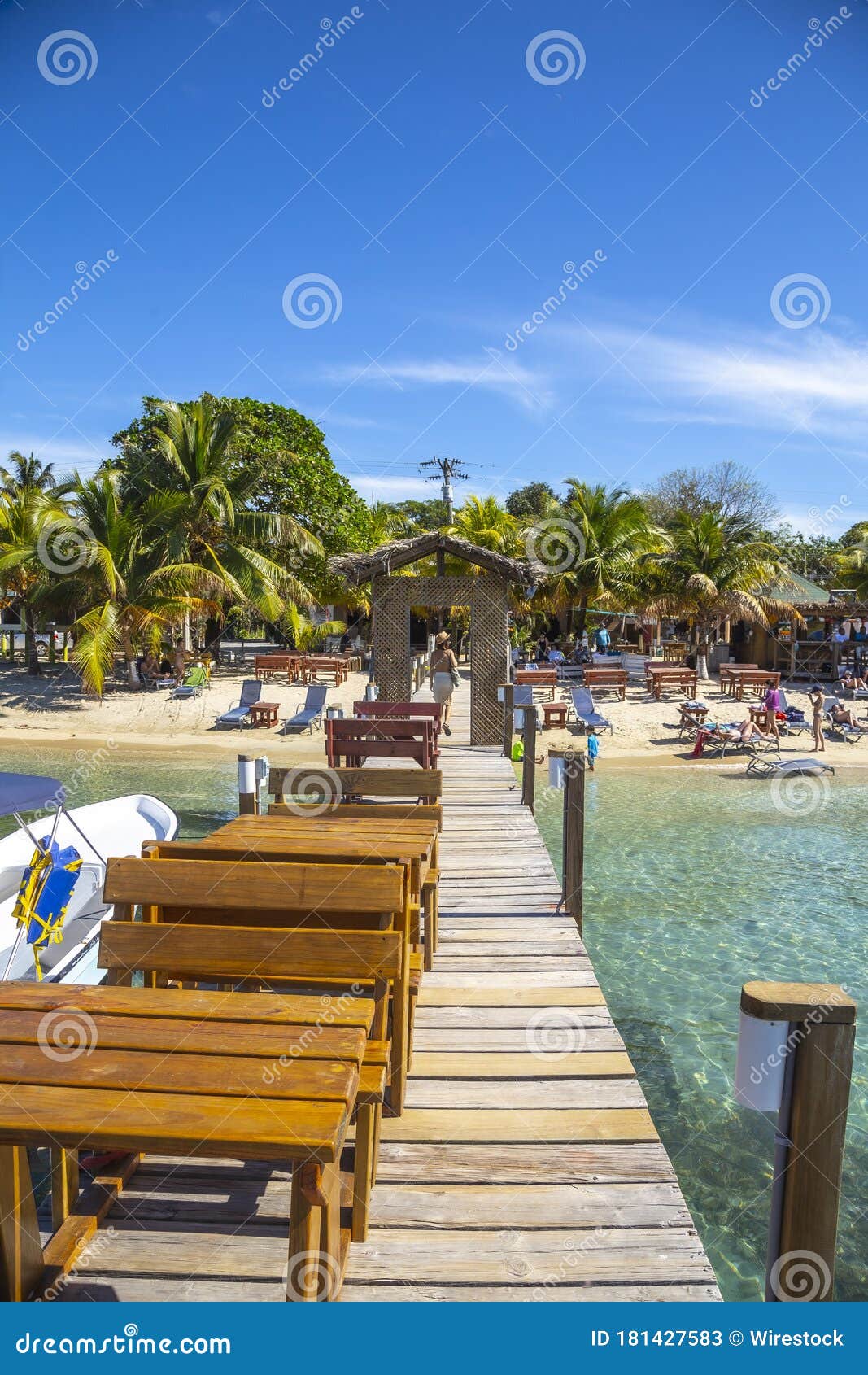 West End beach on Roatan editorial stock photo. Image of blue - 181427583