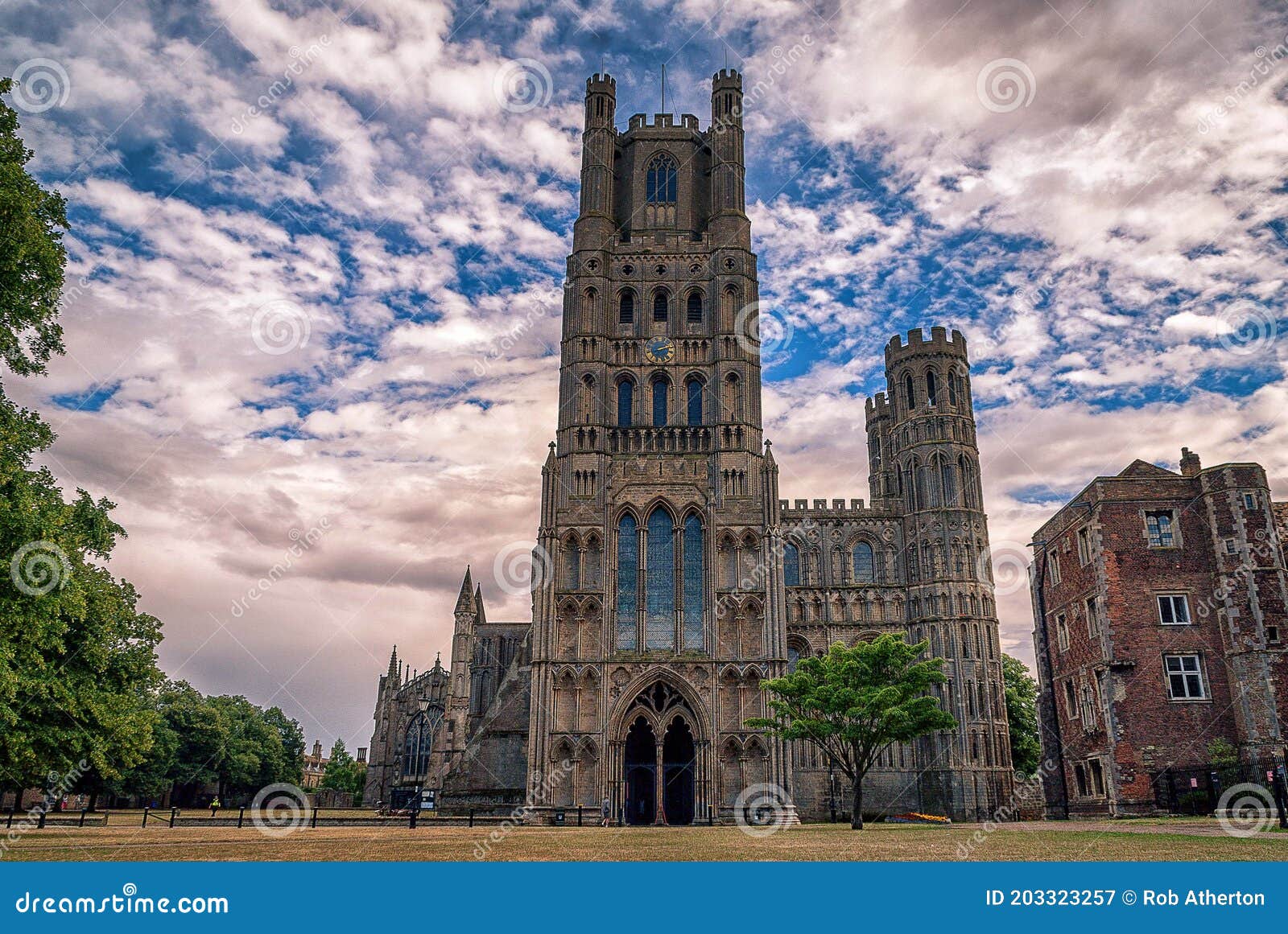The West Front Main Entrance of Ely Cathedral Editorial Photography ...