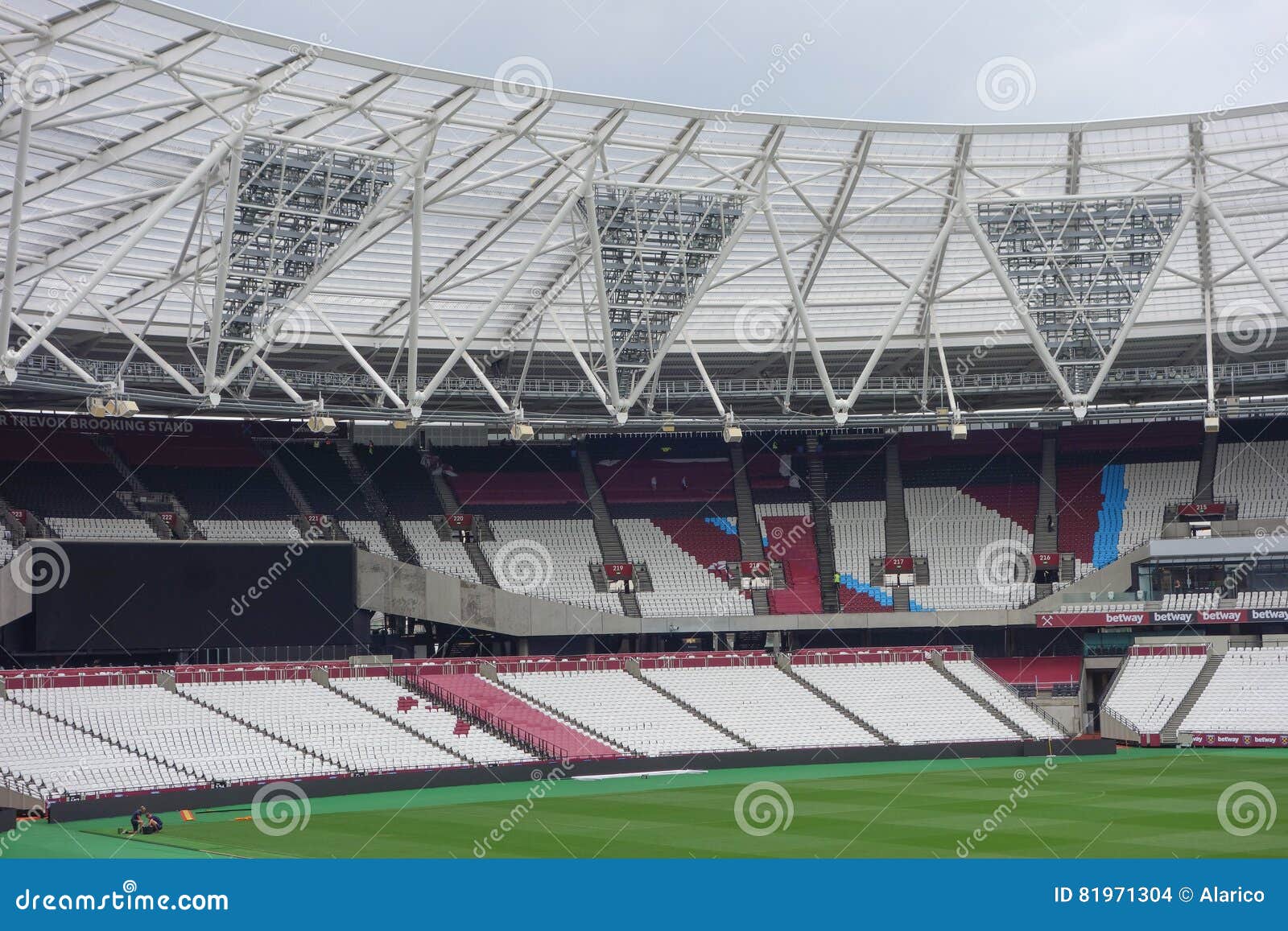 West Ham stadium in London editorial stock image. Image of west - 81971304