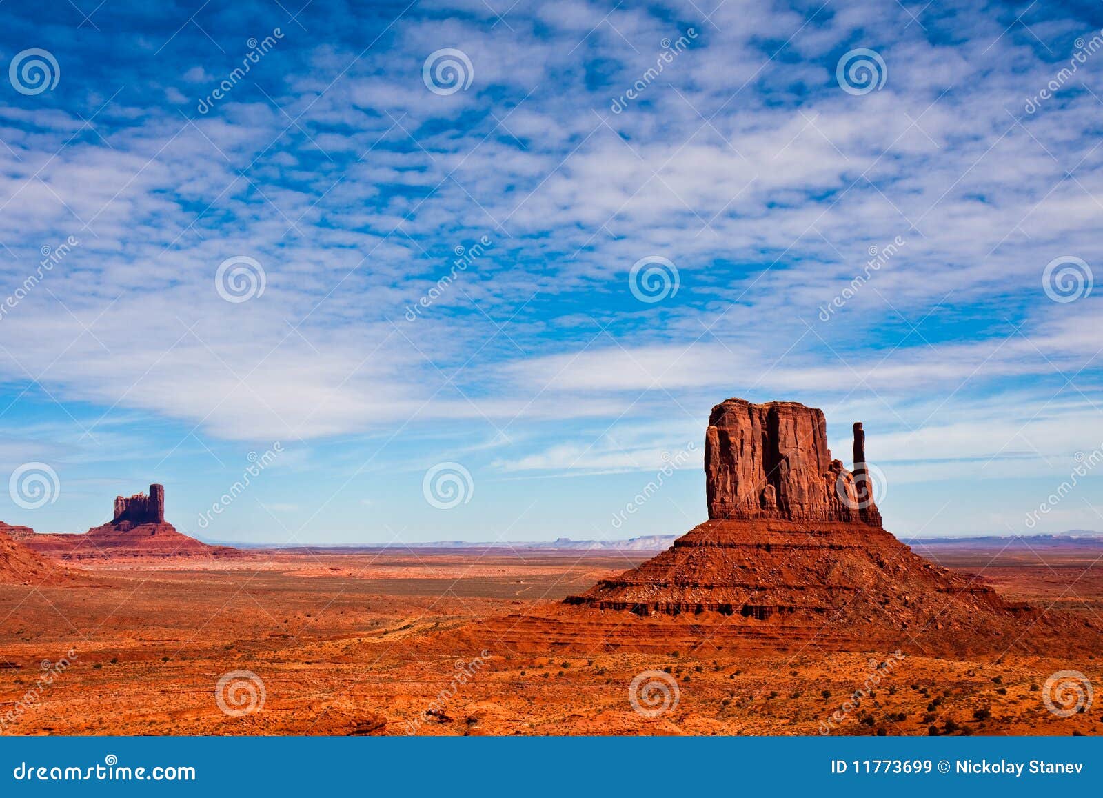 West Mitten Butte Landscape Stock Image - Image of utah, blue: 11773699