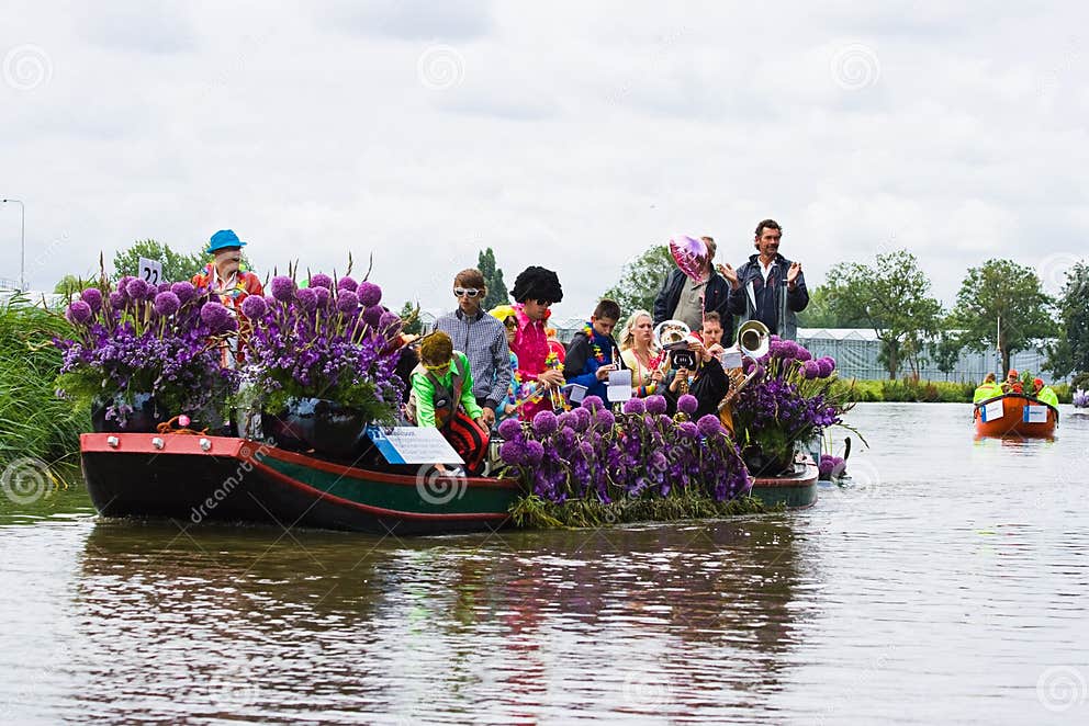 Westland Floating Flower Parade 2009 Editorial Photo - Image of flower ...