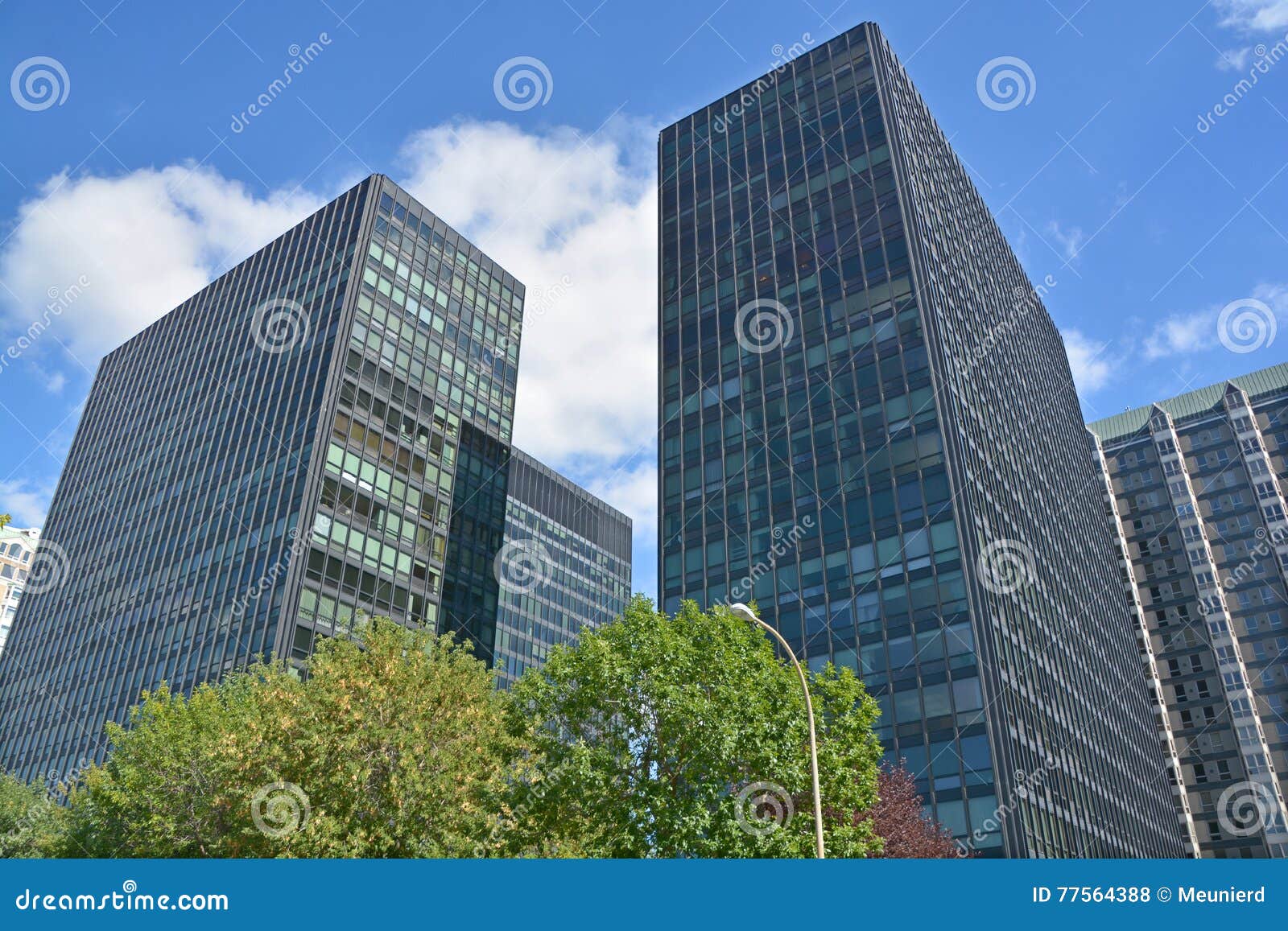 Westmount Square editorial stock photo. Image of aluminum - 77564388