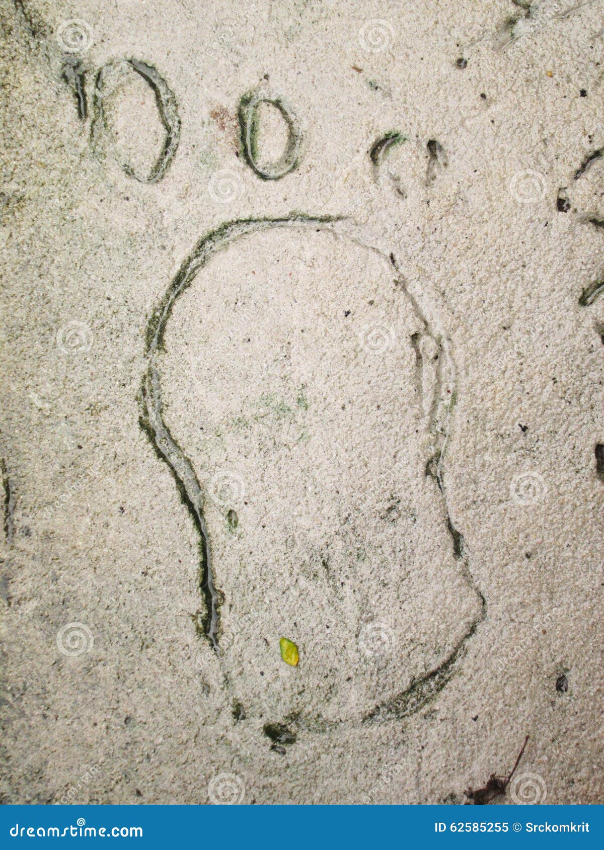 Wet Foot Print on the Stone Stock Image - Image of drawing, beton: 62585255