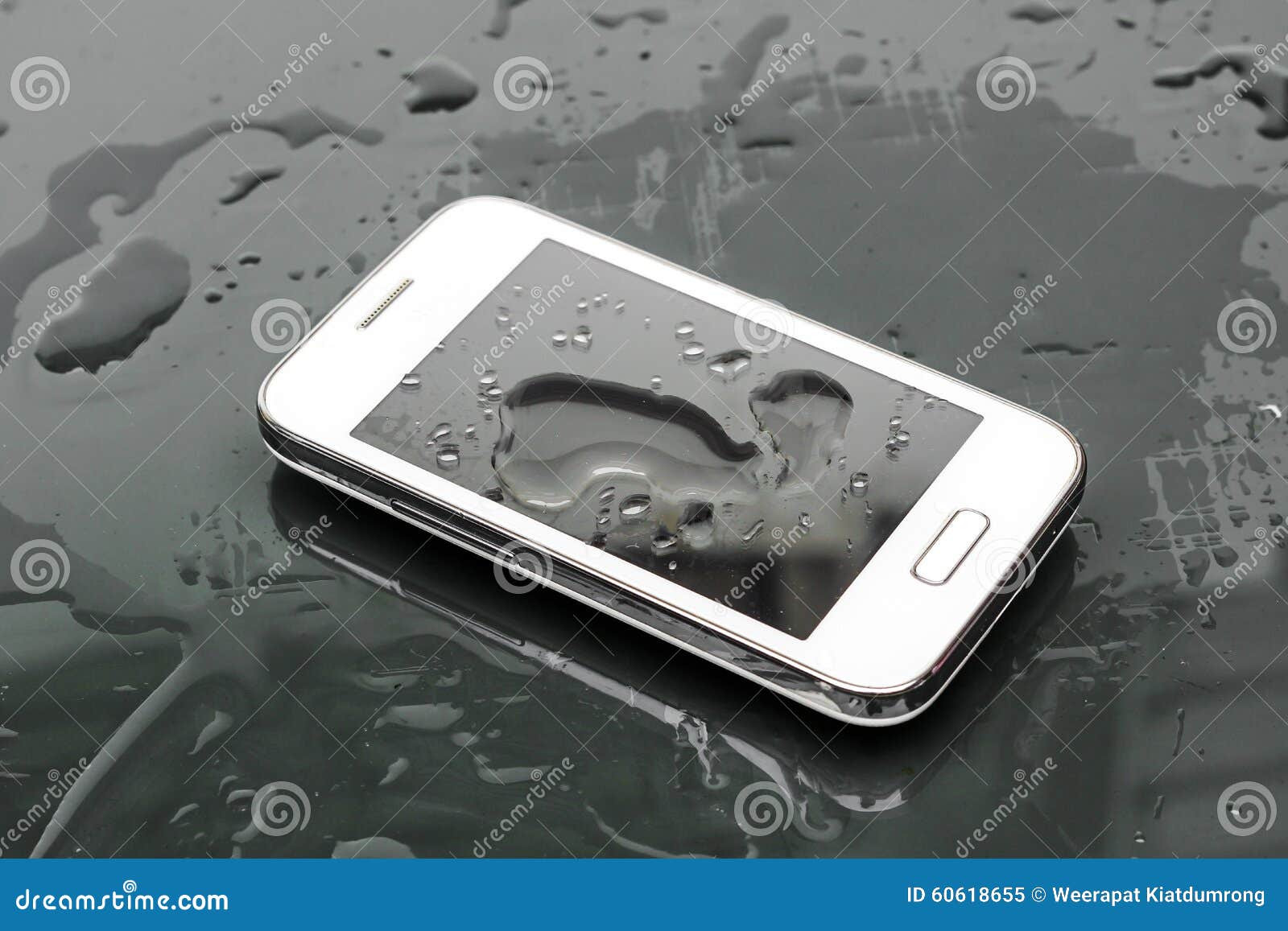 A wet smartphone stock image. Image of water, technology - 60618655