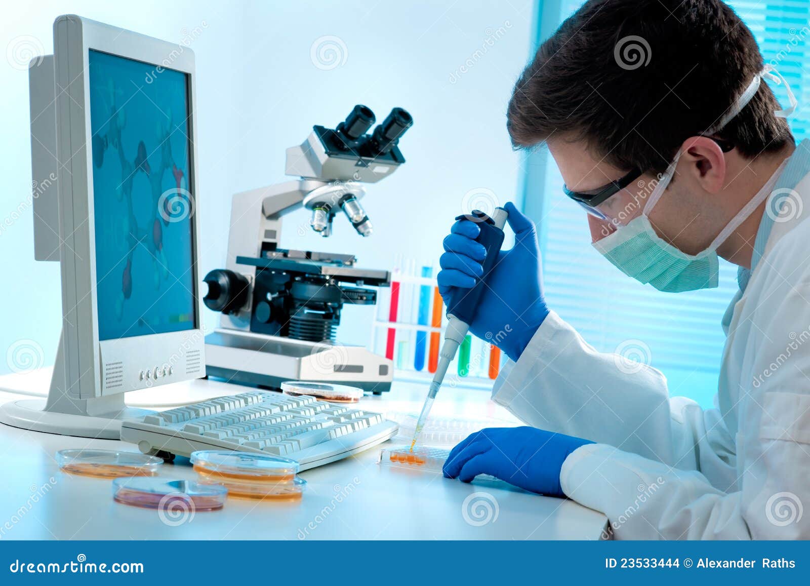 Wetenschapper Die Bij Het Laboratorium Werkt Stock Foto - Image of ...