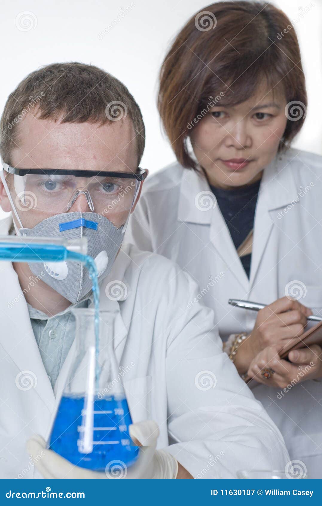 Wetenschapper in Laboratorium 2 Stock Afbeelding - Image of biomedisch ...