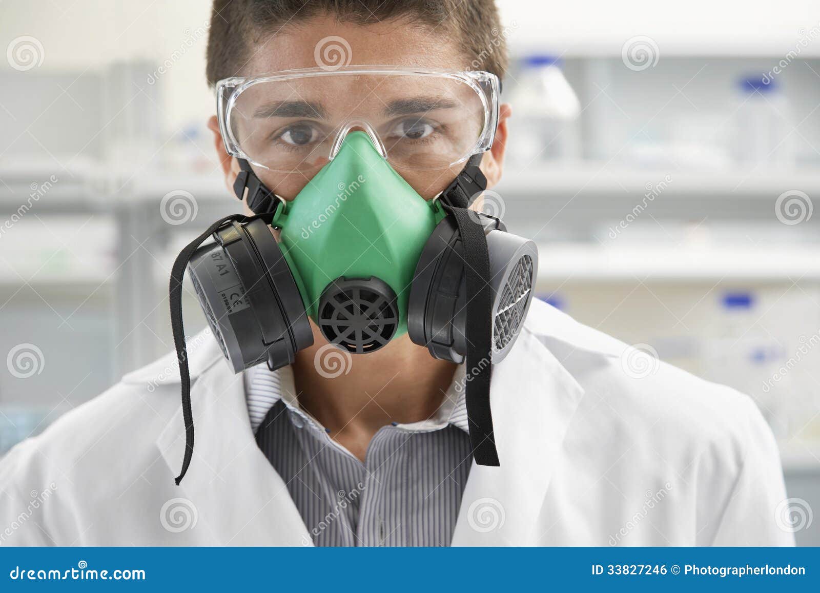 Wetenschapper Wearing Gas Mask in Laboratorium Stock Foto - Image of ...