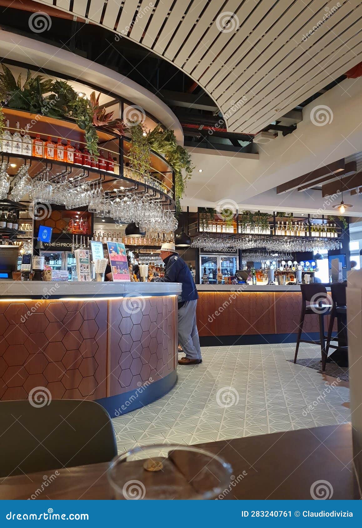 Wetherspoon Pub at London Gatwick Airport Editorial Photo - Image of ...