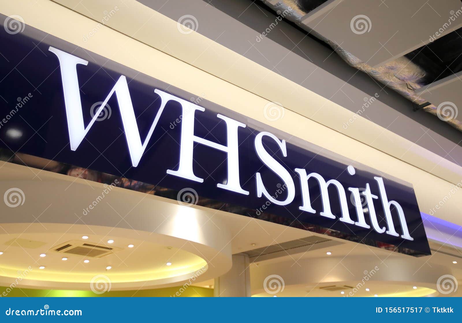 WH Smith shop UK editorial photography. Image of kiosk - 156517517