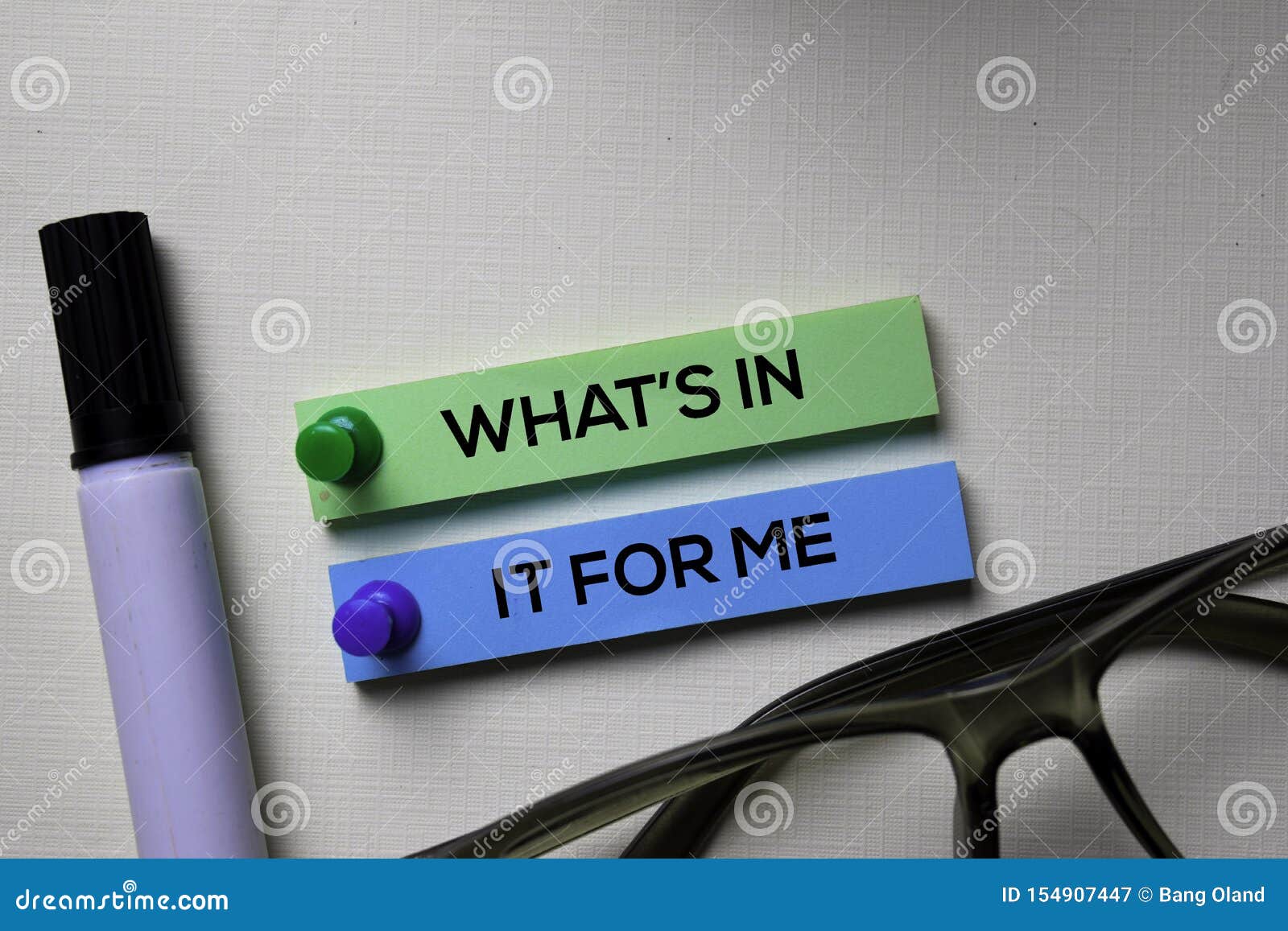 What`s in it for Me Text on Sticky Notes Isolated on Office Desk Stock ...