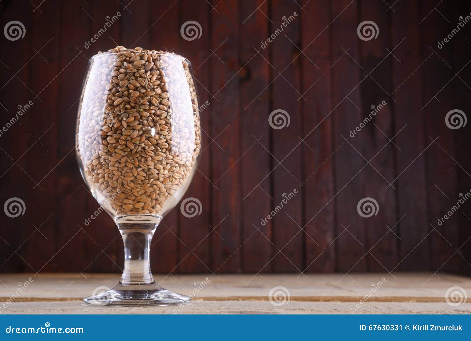 Wheat malt in a glass stock image. Image of wood, craft - 67630331