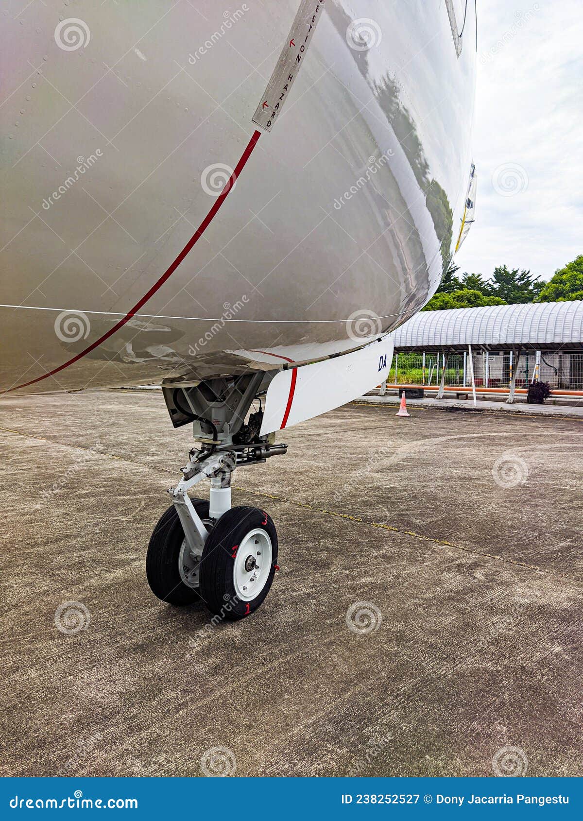 The Wheel Airplane 737 Max8 Stock Image - Image of flight, aircraft ...