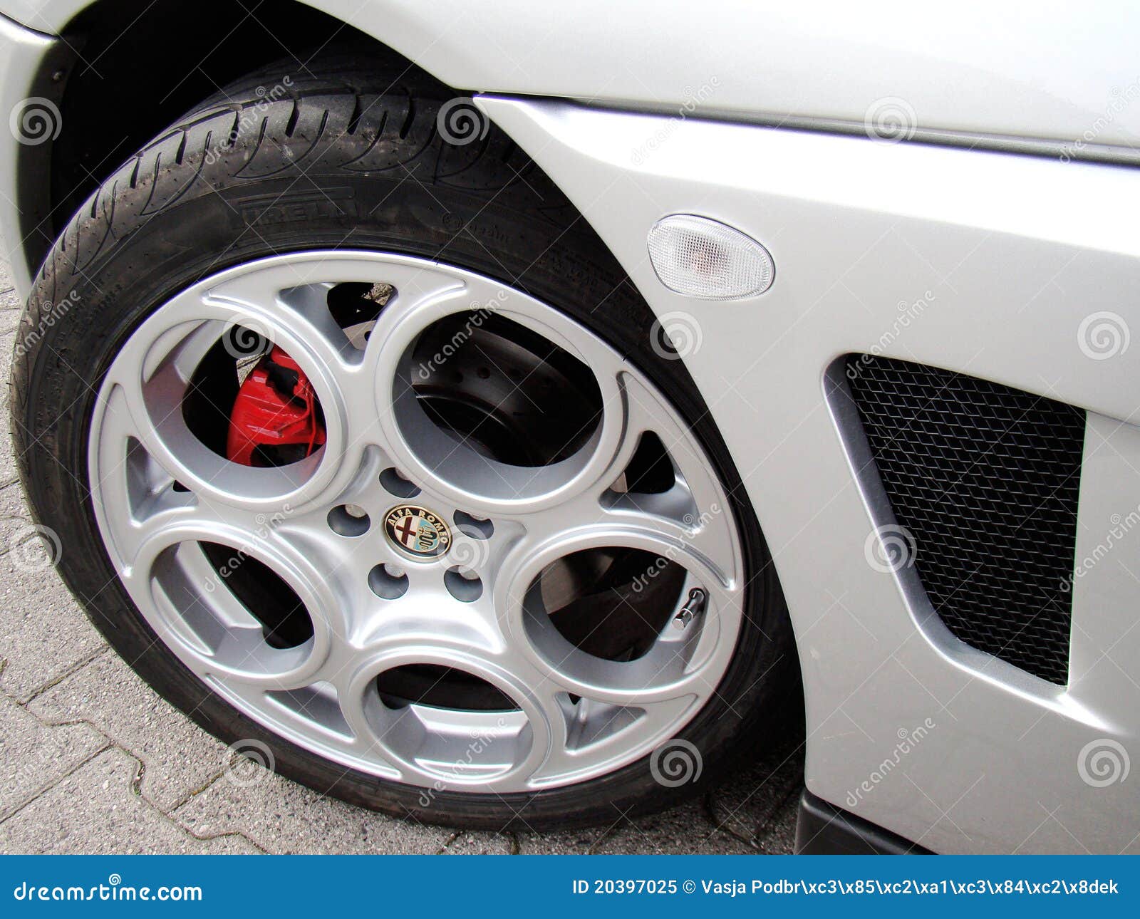 Wheel of Alfa Romeo GTV editorial image. Image of aluminium - 20397025