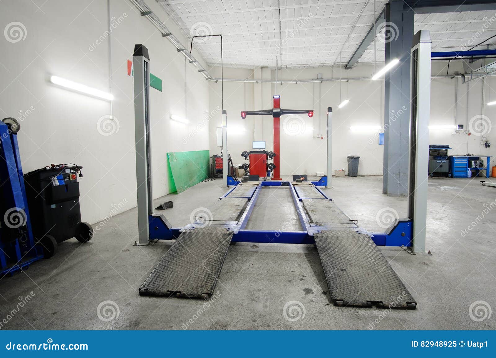Wheel alignment equipment stock image. Image of disc - 82948925