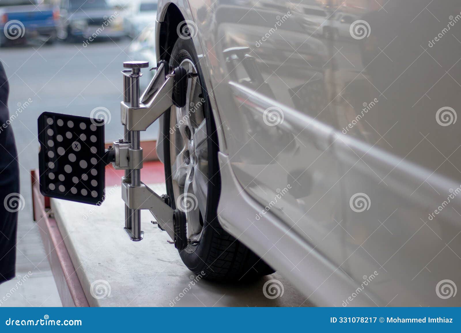 While Aligning the Wheels, the Technician Places the Sensor. 3D Wheel ...