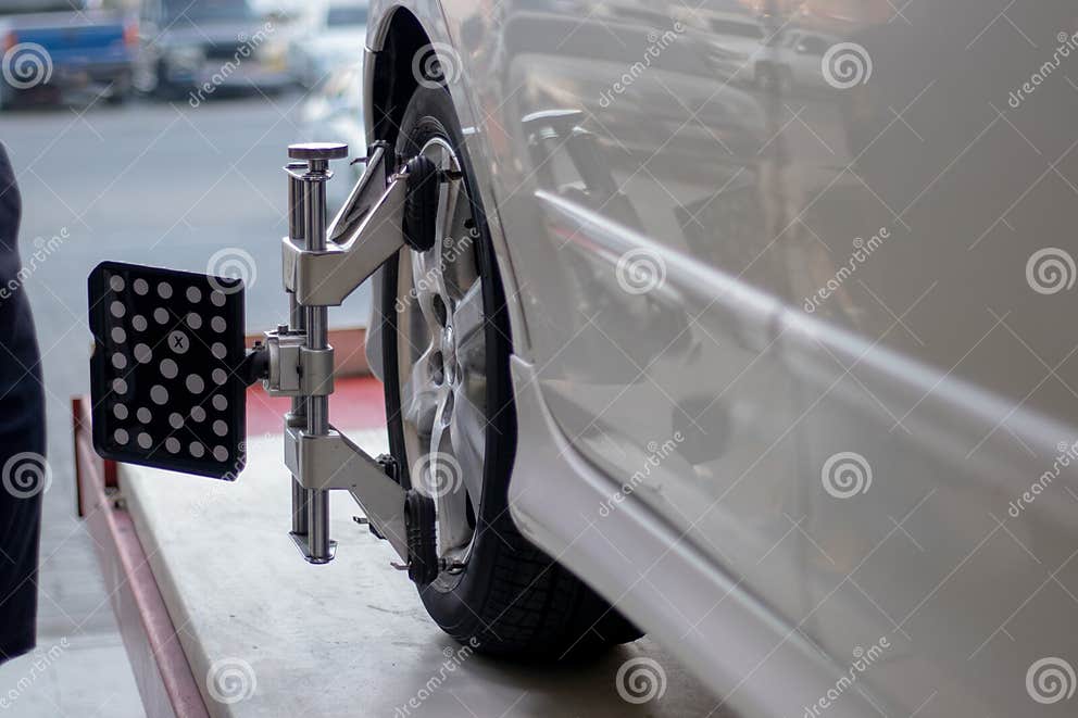 While Aligning the Wheels, the Technician Places the Sensor. 3D Wheel ...