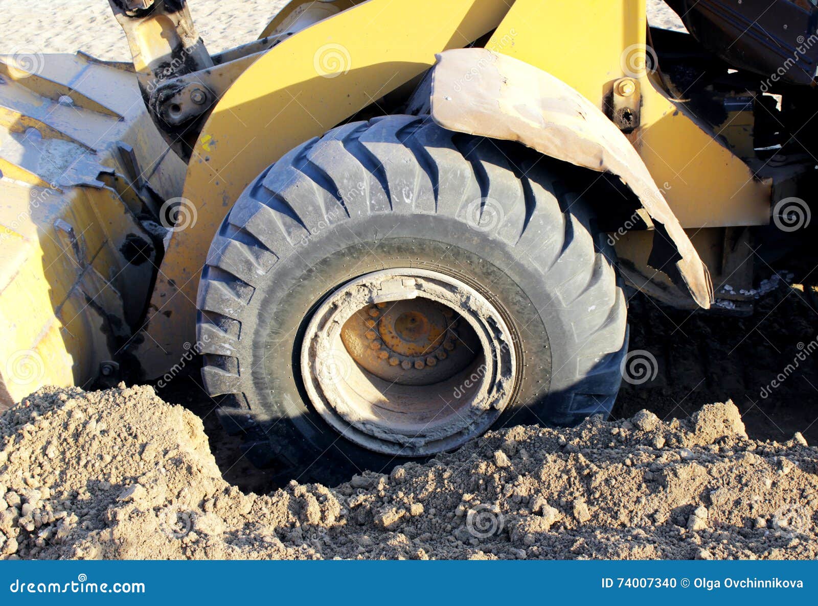 Wheel Bulldozer Machine for Shoveling Sand at Eathmoving Works in ...