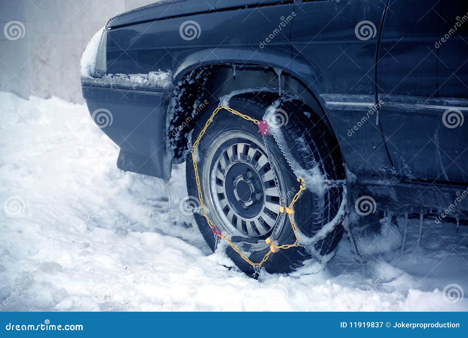 Wheel with chain in winter stock image. Image of cars - 11919837
