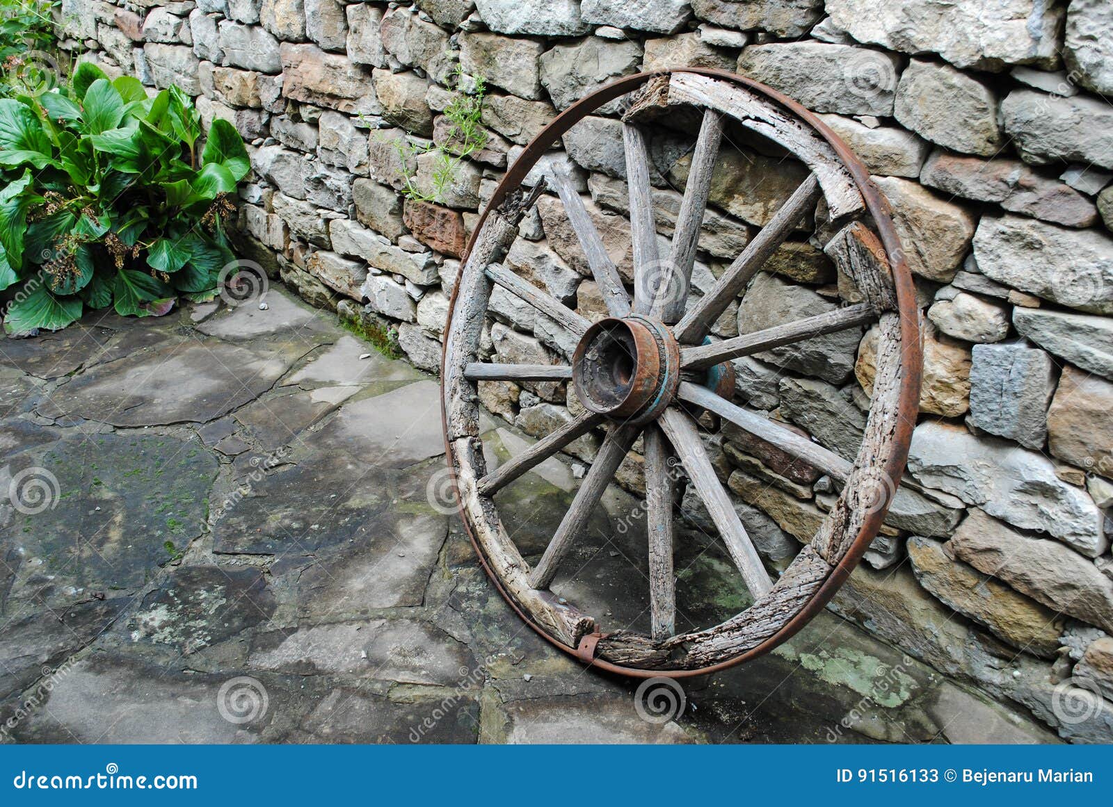 Wheel of chariot stock image. Image of roller, wall, wood - 91516133