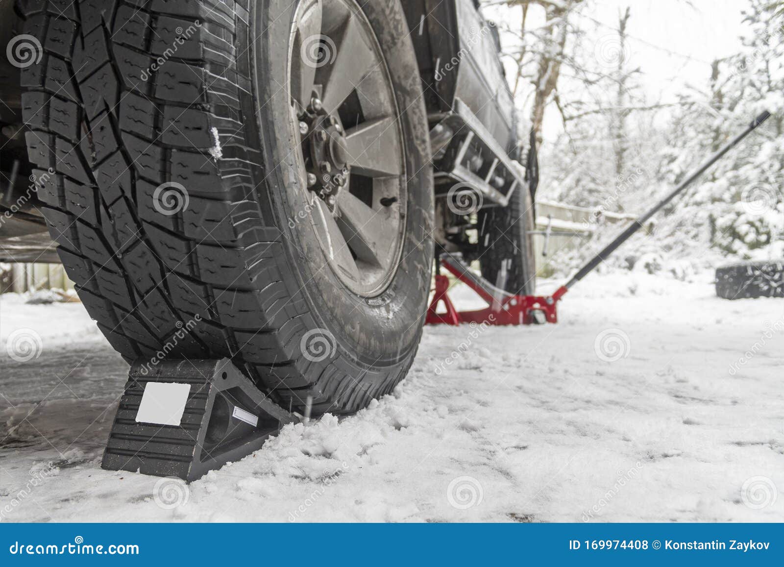 Wheel Chocks Anti-skid. Prevent Tires from Rolling by Set Chock on ...