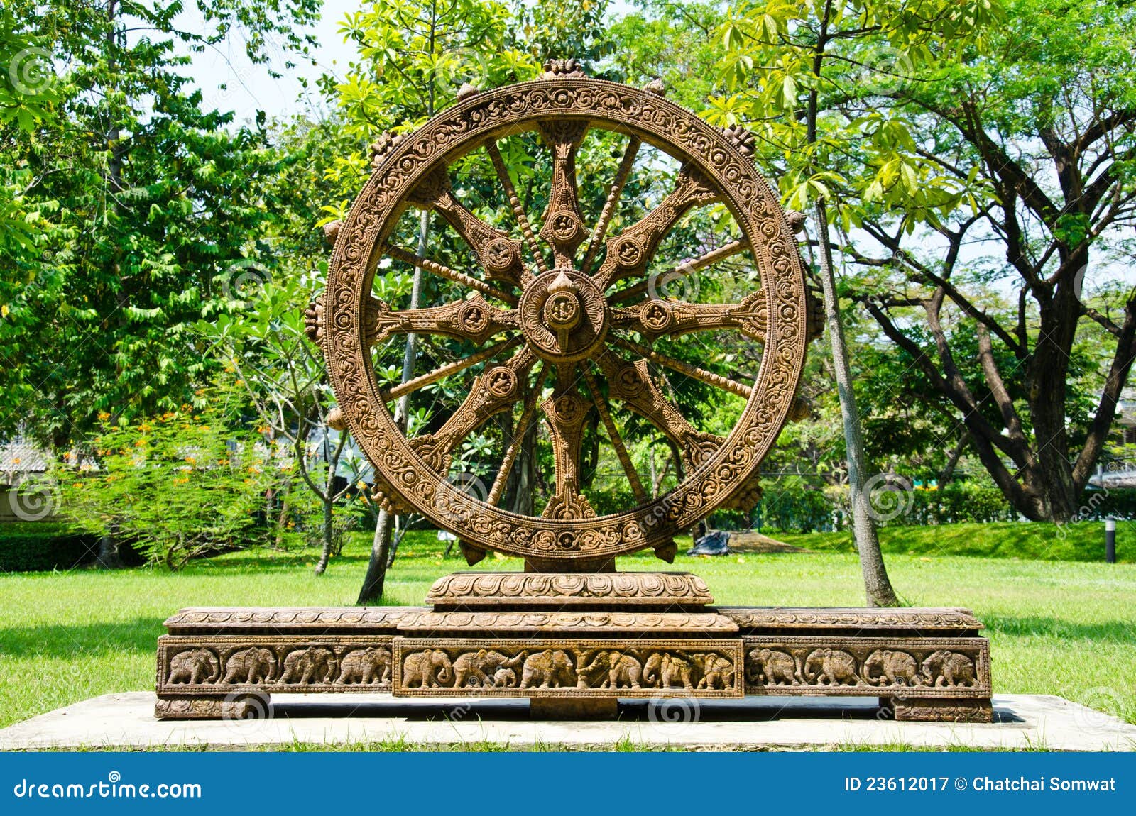 Wheel of Dhamma of Buddhism Stock Image - Image of asia, cycle: 23612017