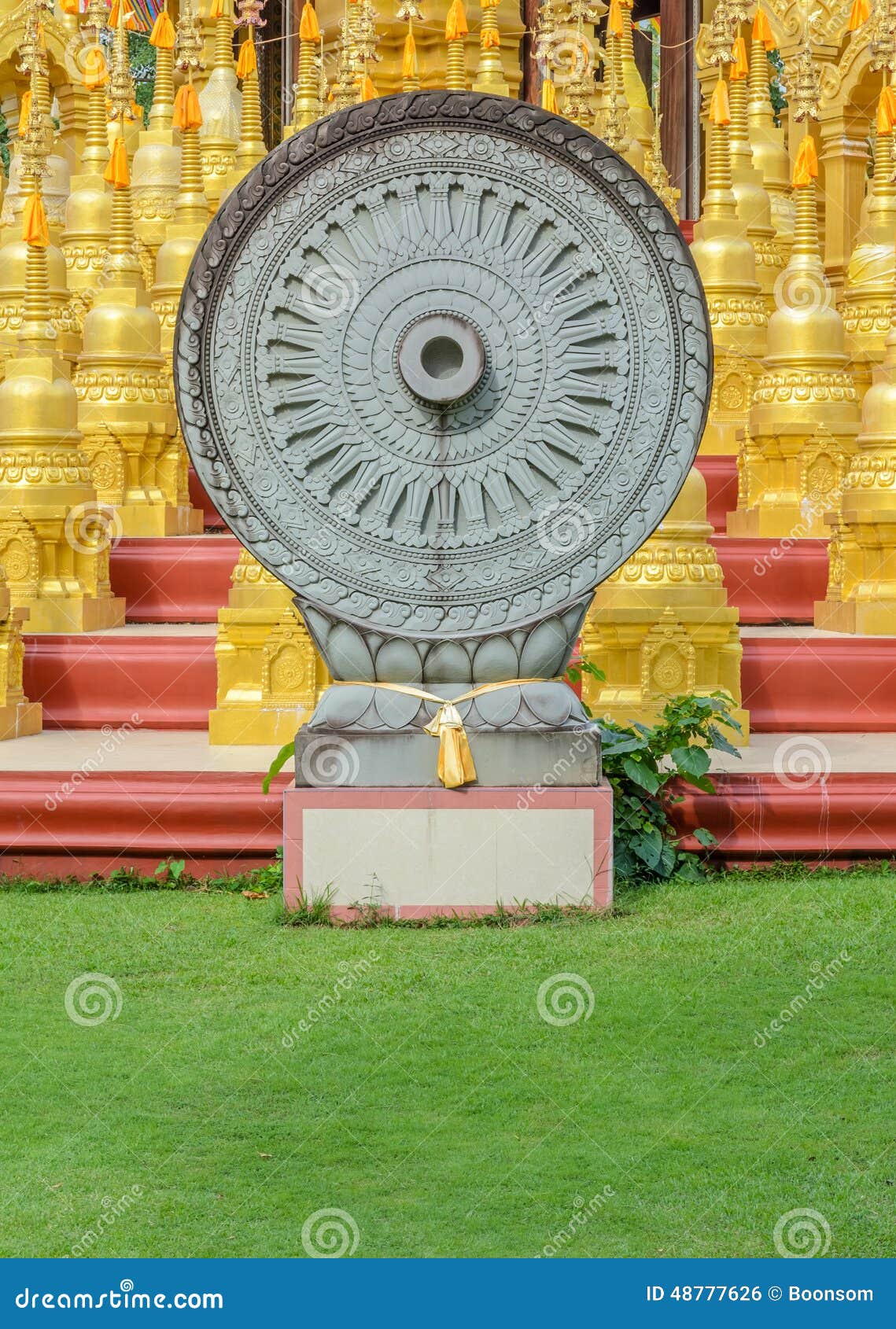 Wheel of dhamma stock photo. Image of sculpture, travel - 48777626