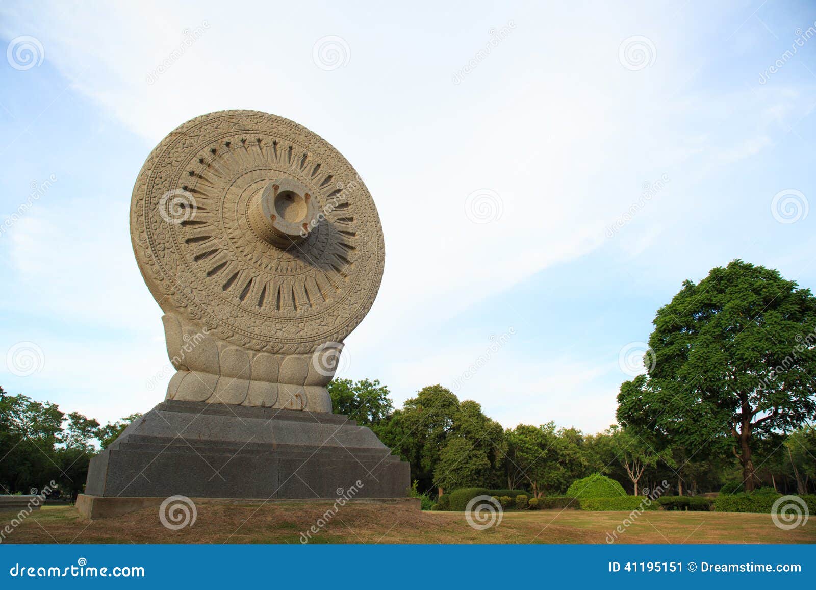 Wheel of Dhamma stock image. Image of religion, life - 41195151