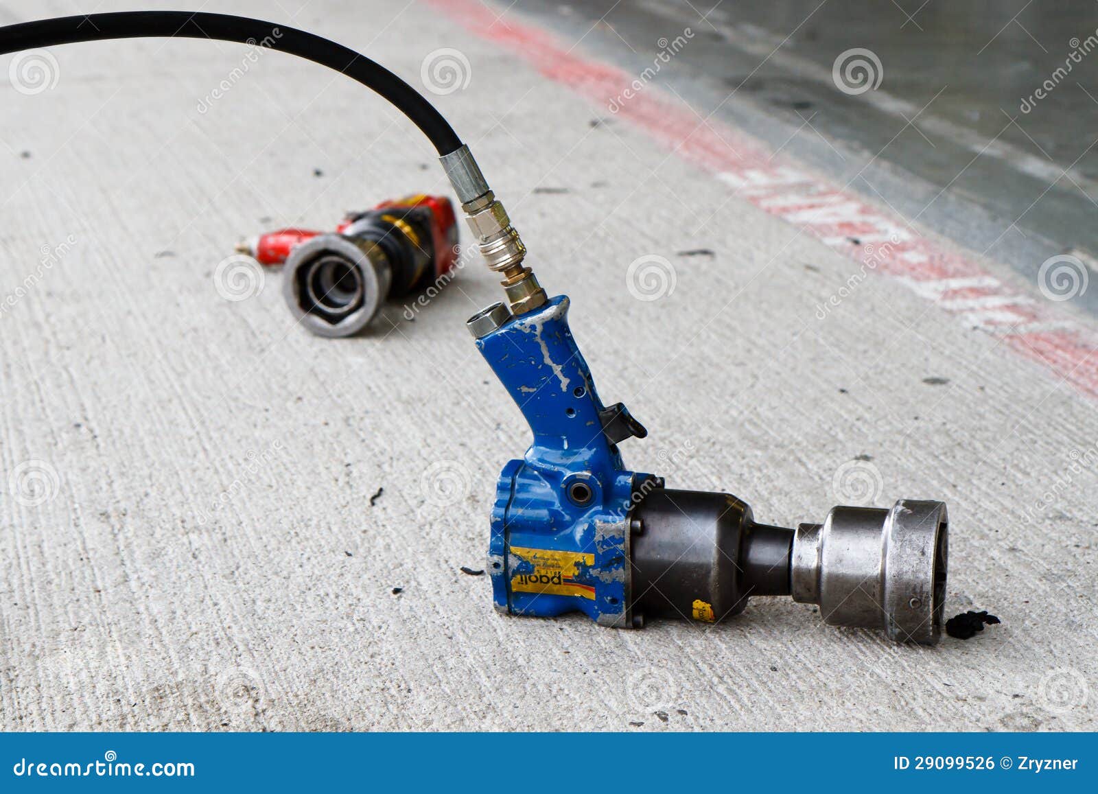 Wheel gun editorial photo. Image of impact, wrench, motorsport - 29099526