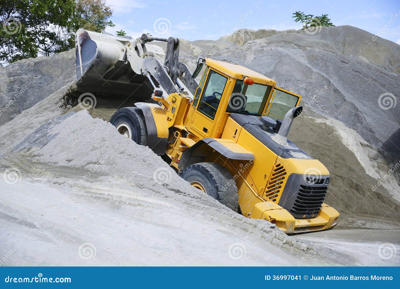 Wheel Loader Excavator Unloading Sand Stock Image - Image of industry ...