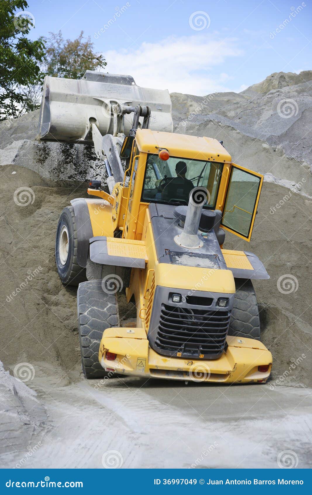 Wheel Loader Excavator Unloading Sand Stock Image - Image of mover ...