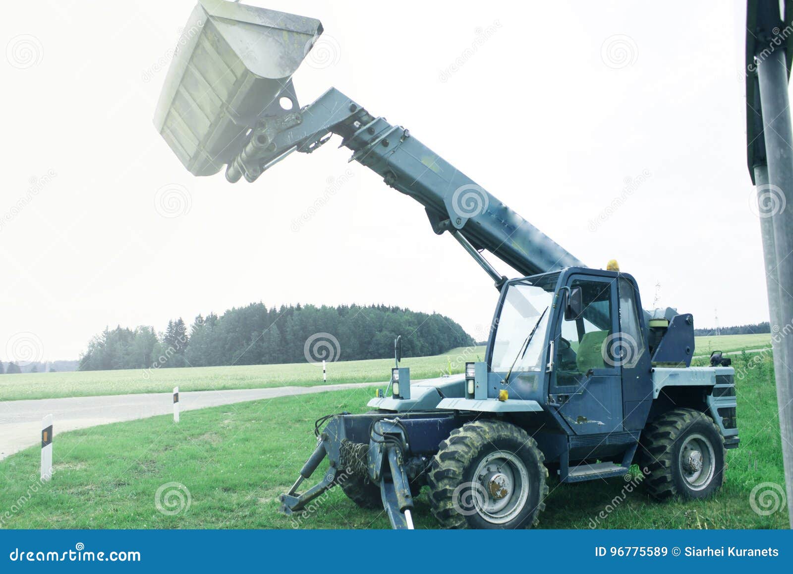 Wheel Loader Machine Unloading Rocks in the Open-mine of Iron Ore Stock ...