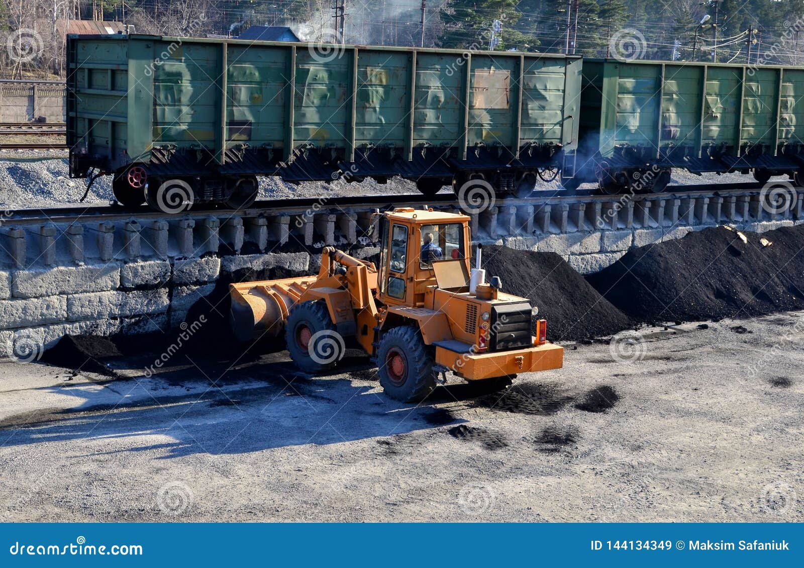 Wheel Loader Unload Coal at Railway Station in a Mining Quarry Stock ...