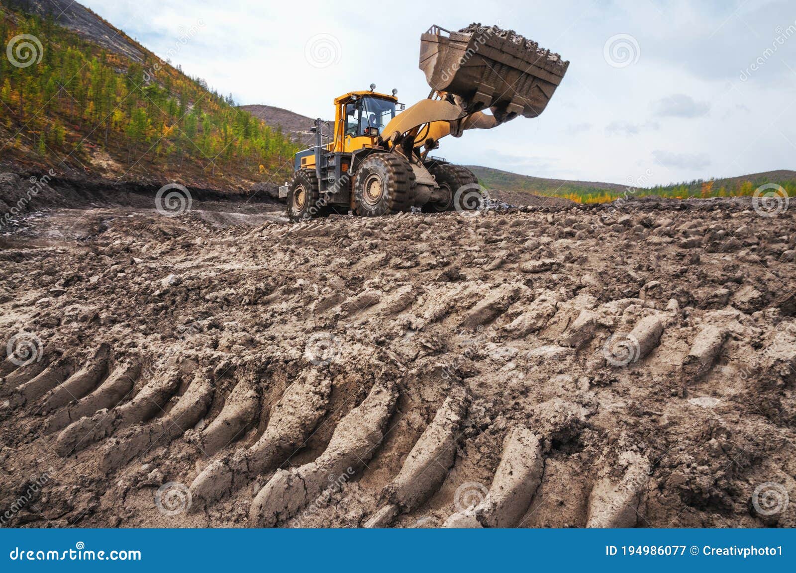 Wheel loader at work stock image. Image of employment - 194986077