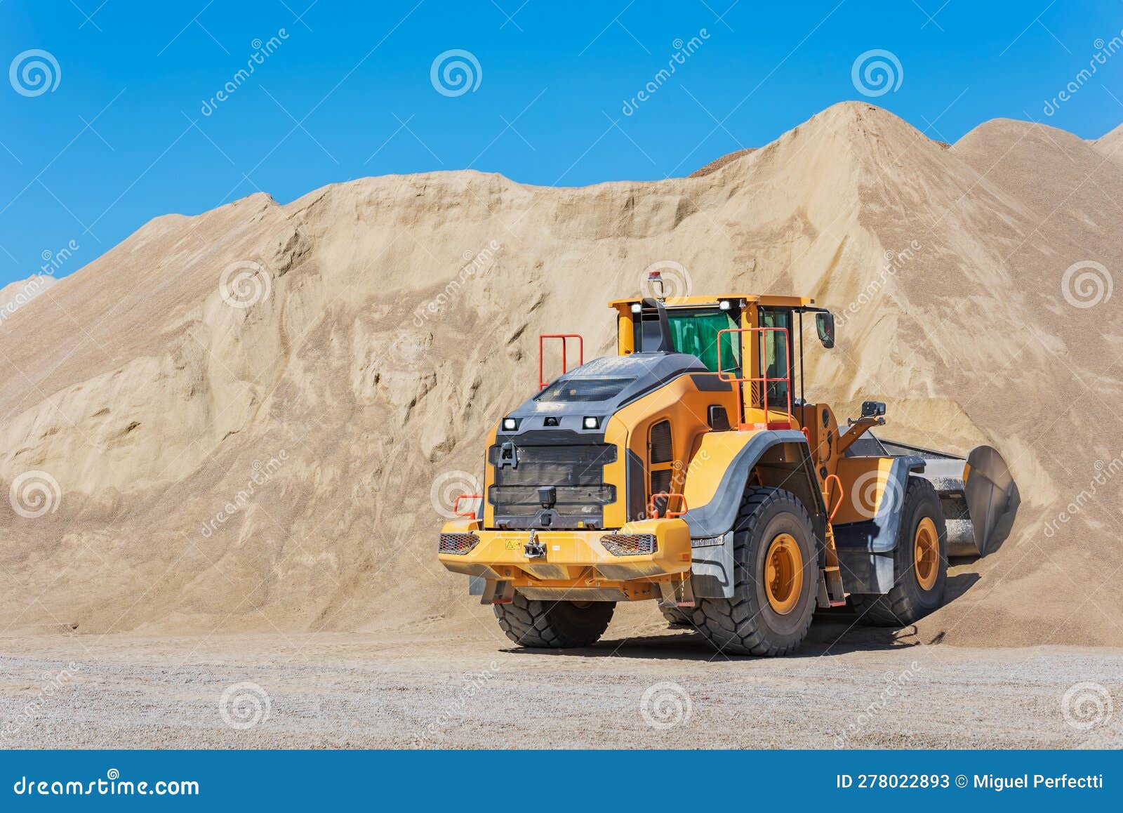 Wheel Loaders Moving Sand in a Quarry Stock Image - Image of warehouse ...