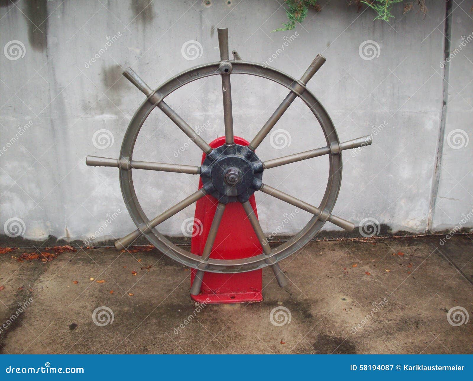 Wheel at Lock and Dam stock image. Image of ladder, architecture - 58194087