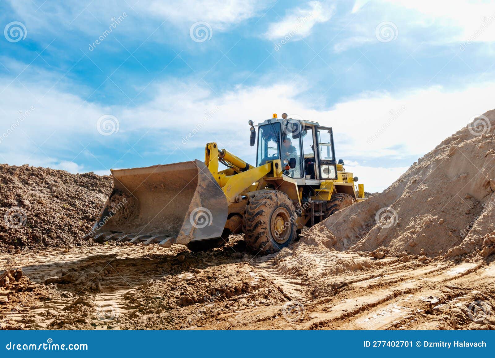 Wheel Machine for Loading Performs Work on Laying Large Diameter Pipes ...