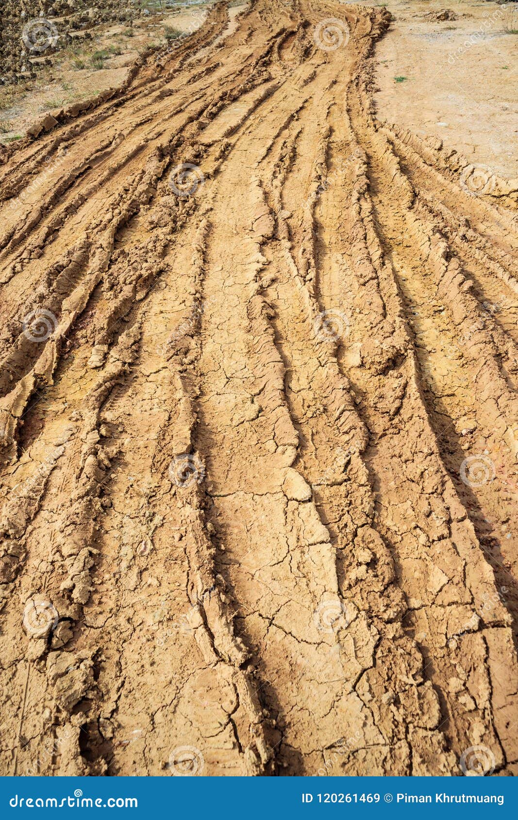 Wheel tracks on dirt road stock image. Image of dirt - 120261469