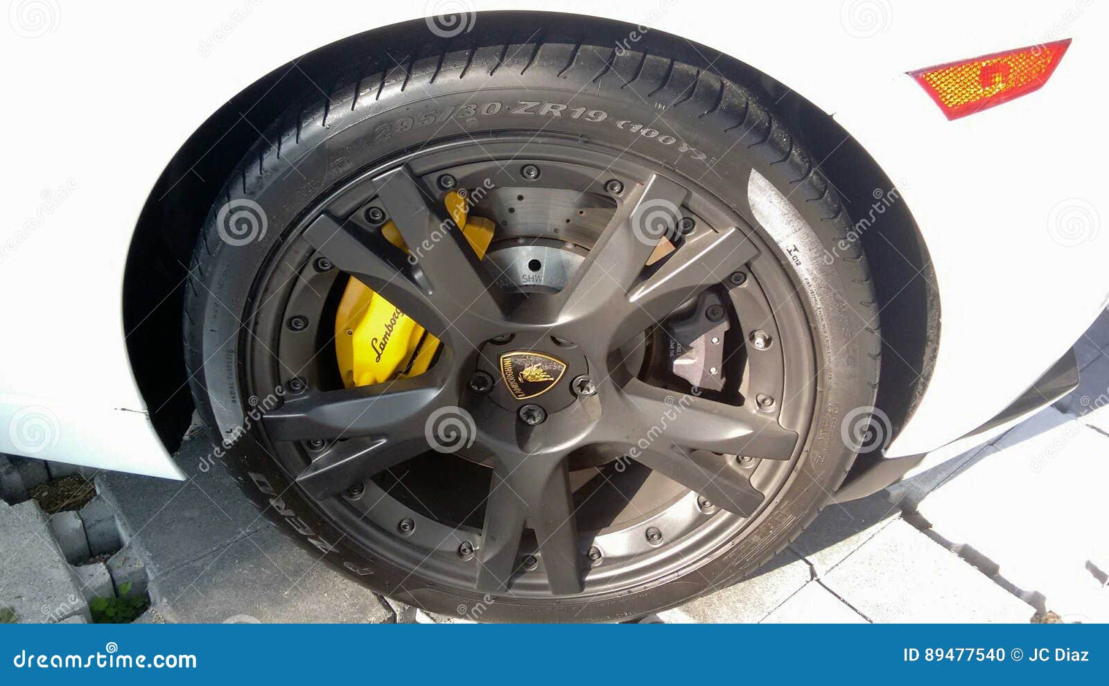 Wheel editorial image. Image of luxury, wheel, fancy - 89477540