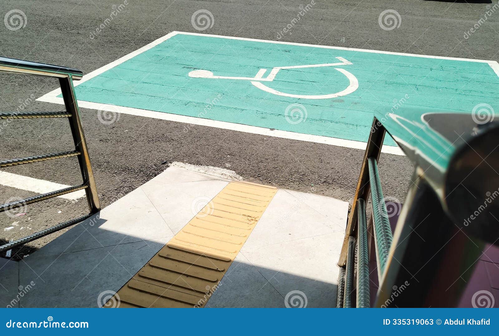Wheelchair sign stock image. Image of asphalt, floor - 335319063