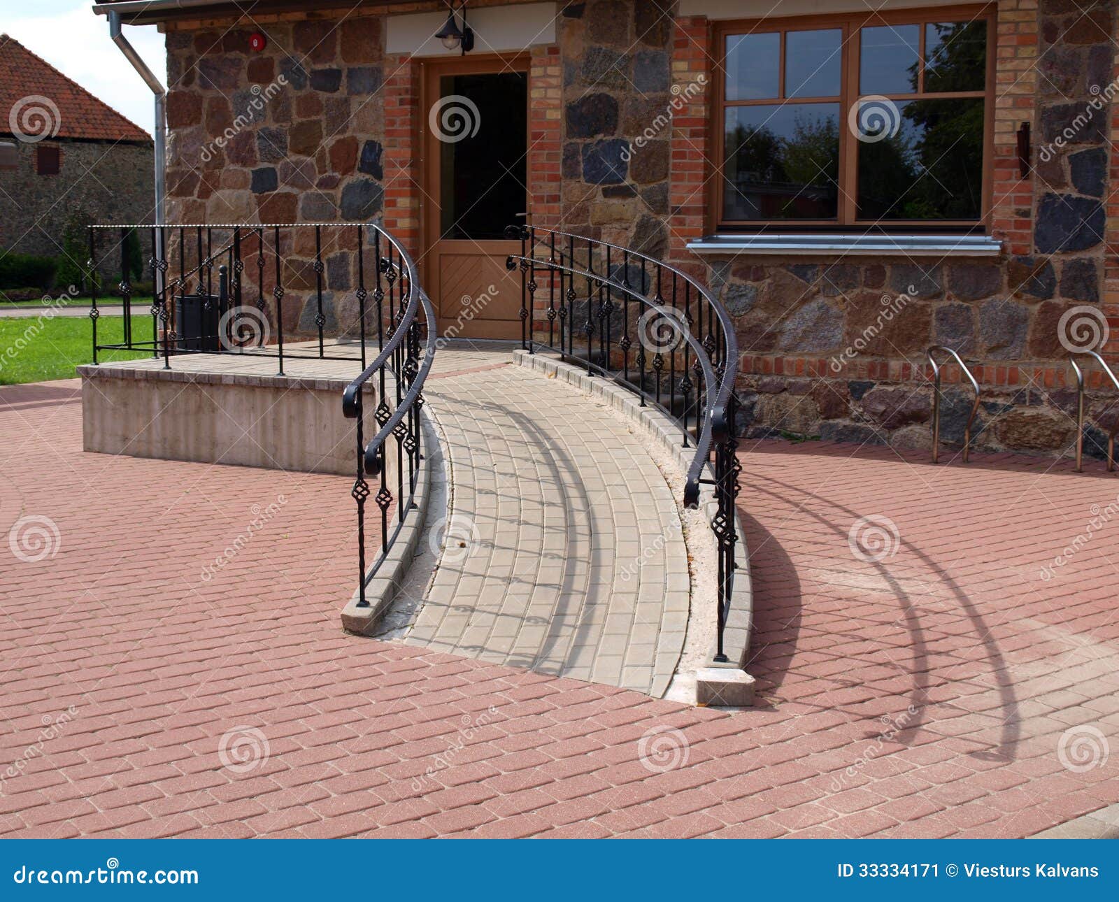 Wheelchairs ramp stock image. Image of drive, building - 33334171