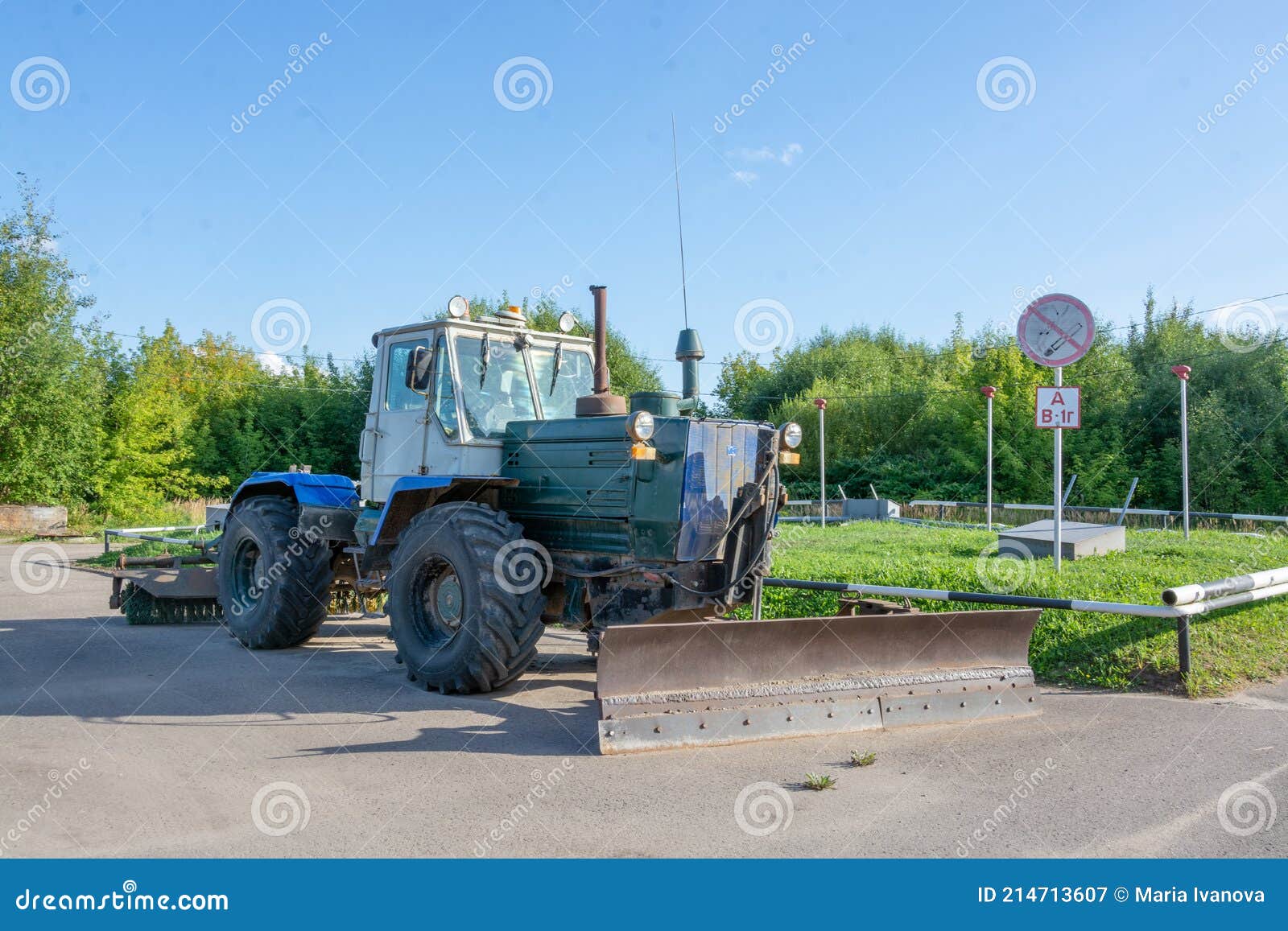 Wheeled Tractor Inside Meenakshi Temple Editorial Image | CartoonDealer ...
